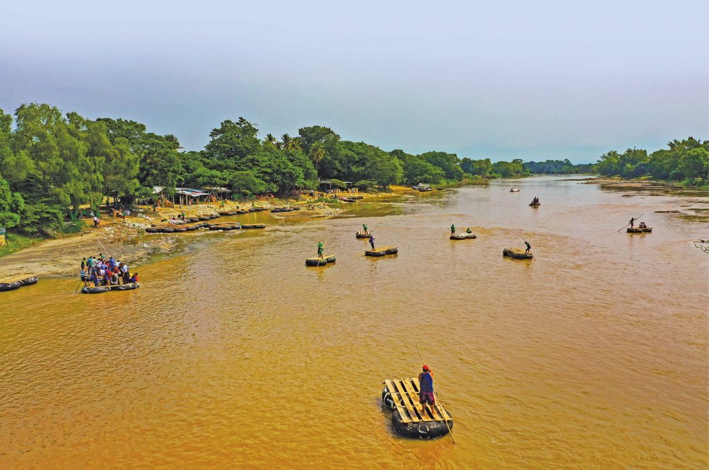 Balsas del río Suchiate: Travesías de la necesidad