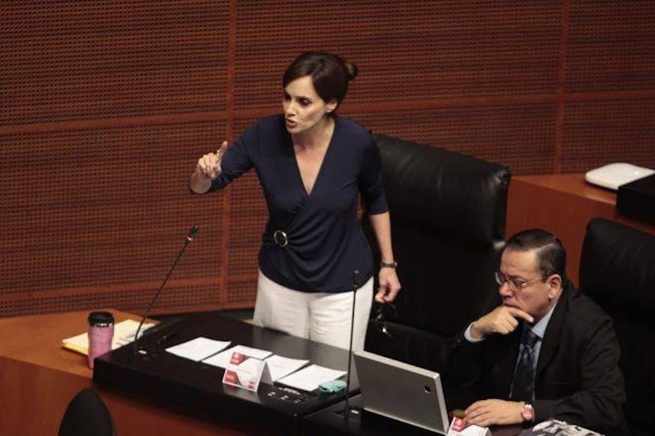 Ackerman les truena los dedos a los senadores de Morena "como si fueran ...