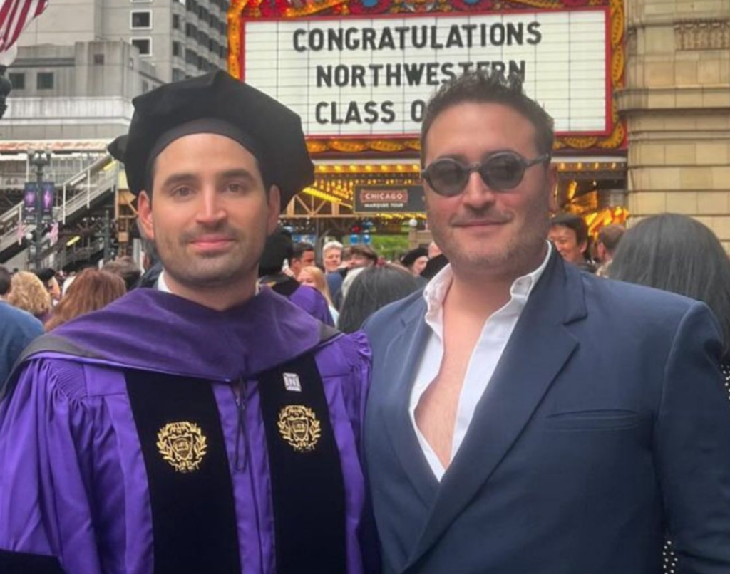 Él es la pareja de Jesús Navarro, vocalista de Reik, quien recién se ...