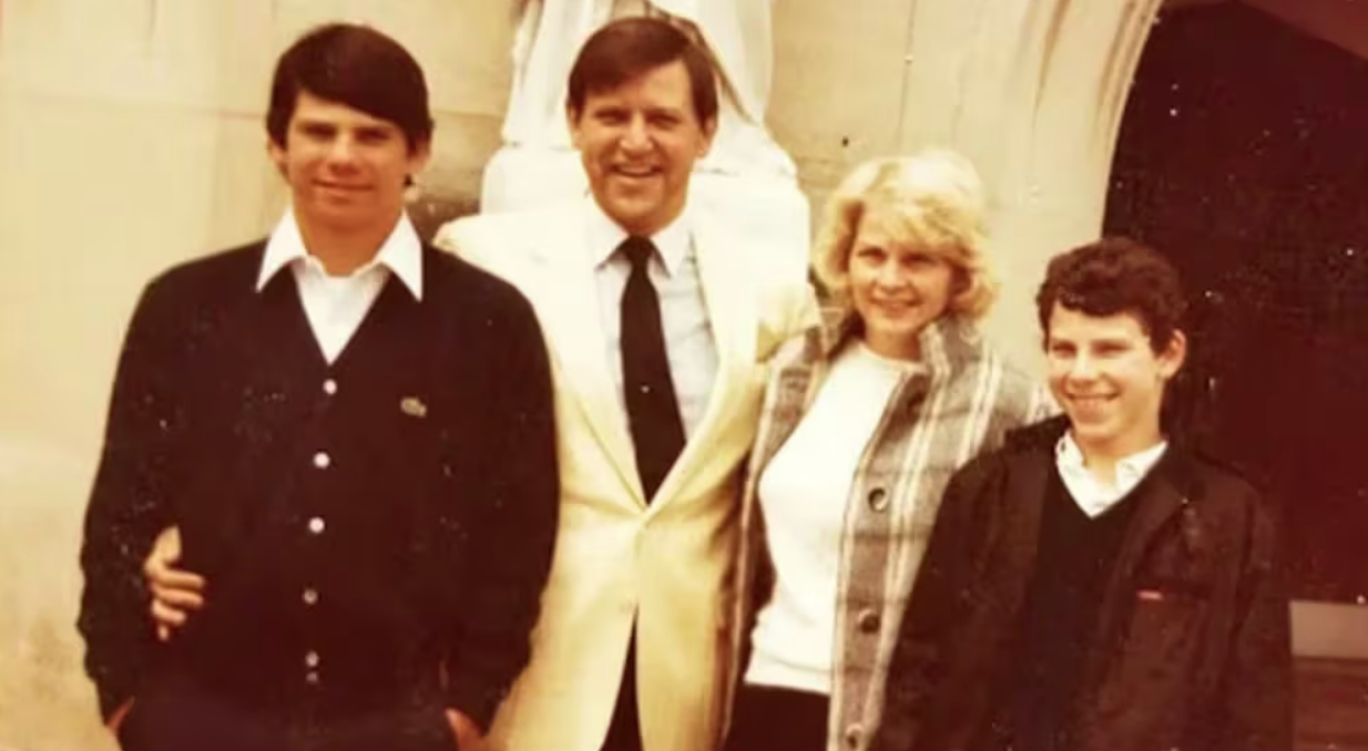 ¿Cuál es la historia de Lyle y Erik Menéndez que Netflix estrenará con ...